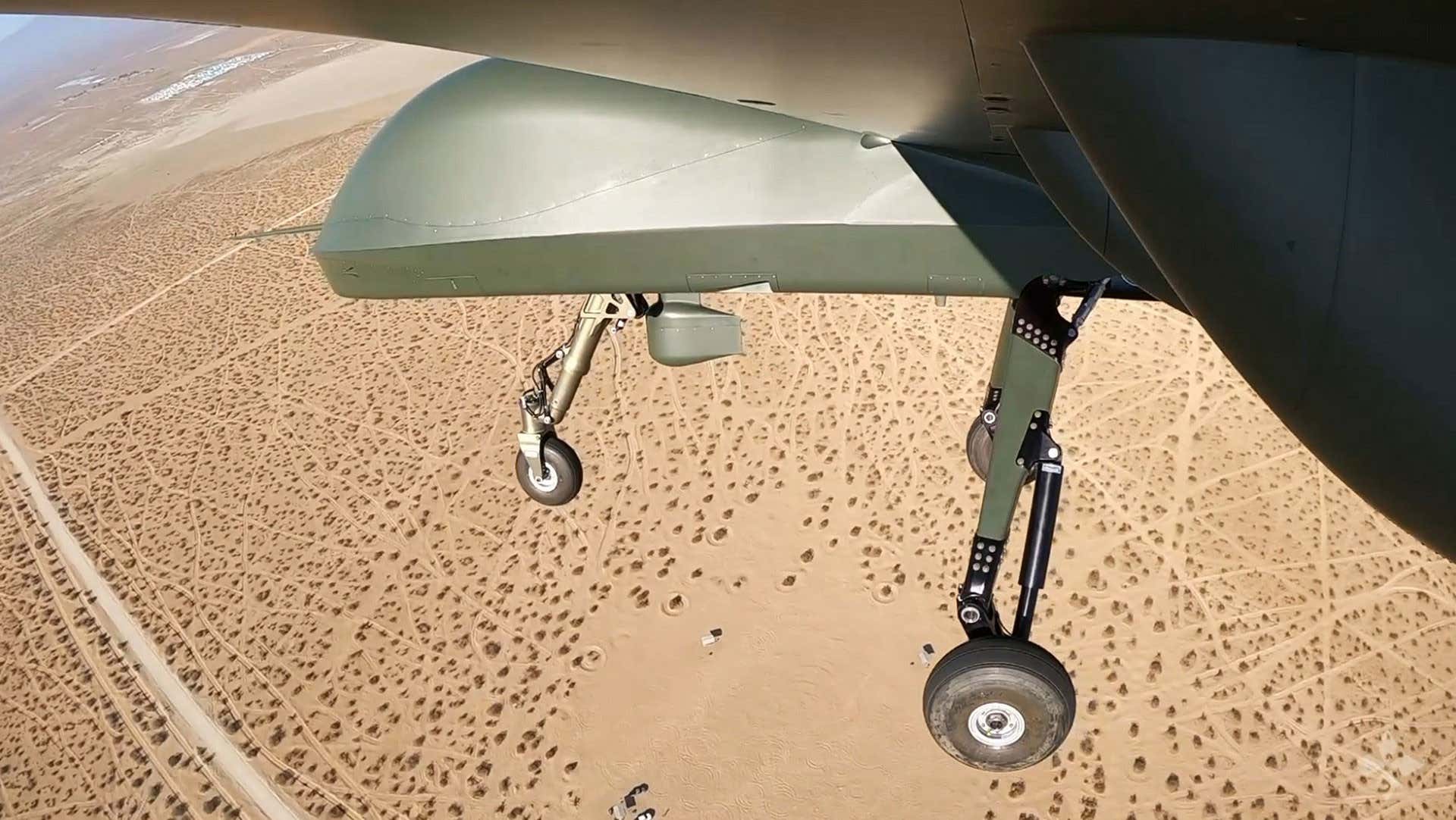 VÍDEO E IMAGENS: GA-ASI revela novo UAS Mojave com 16 pontos para ...