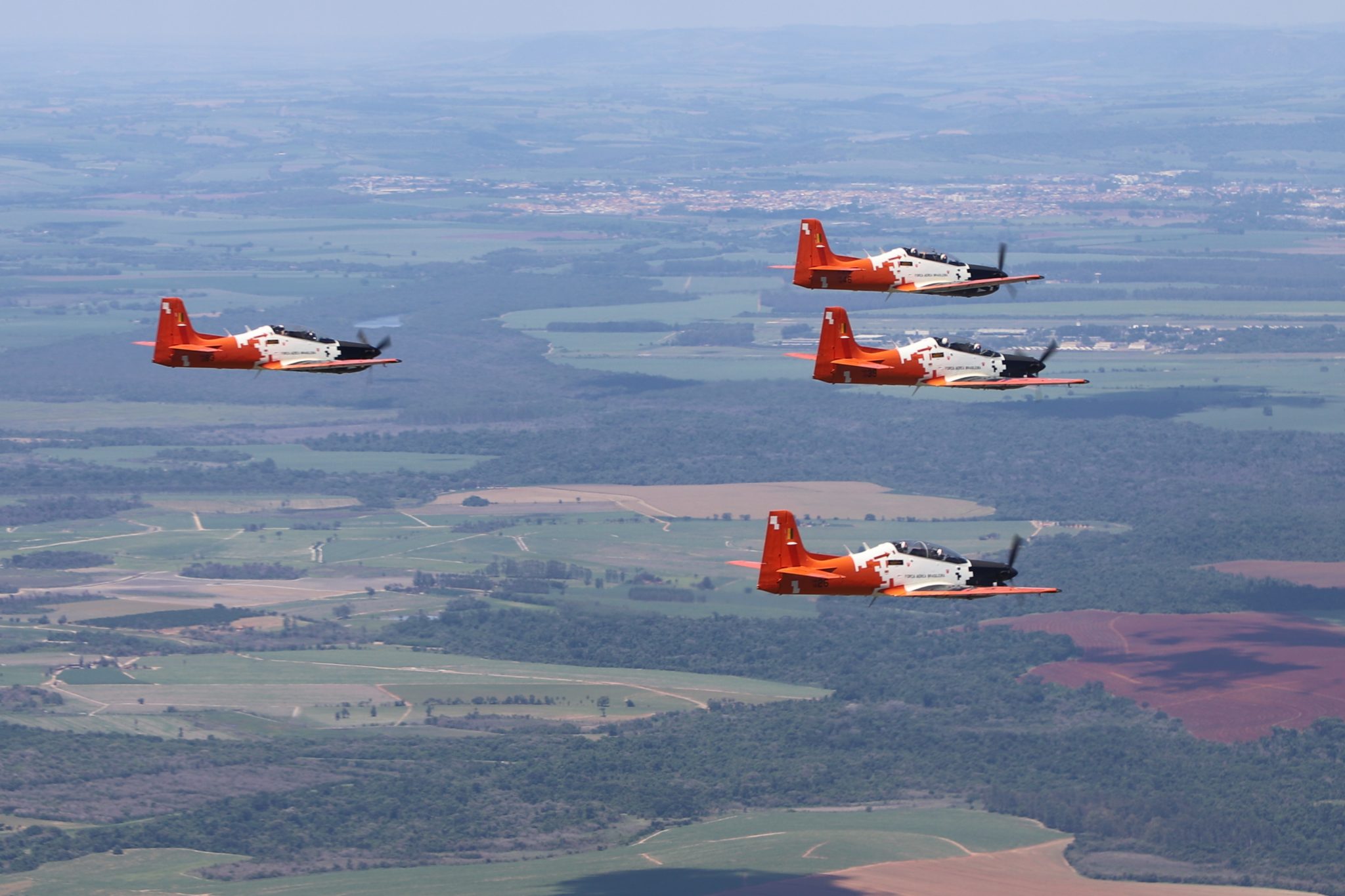 FAB: AFA realiza primeiro voo de instrução com Cadetes no T-27M – Cavok ...