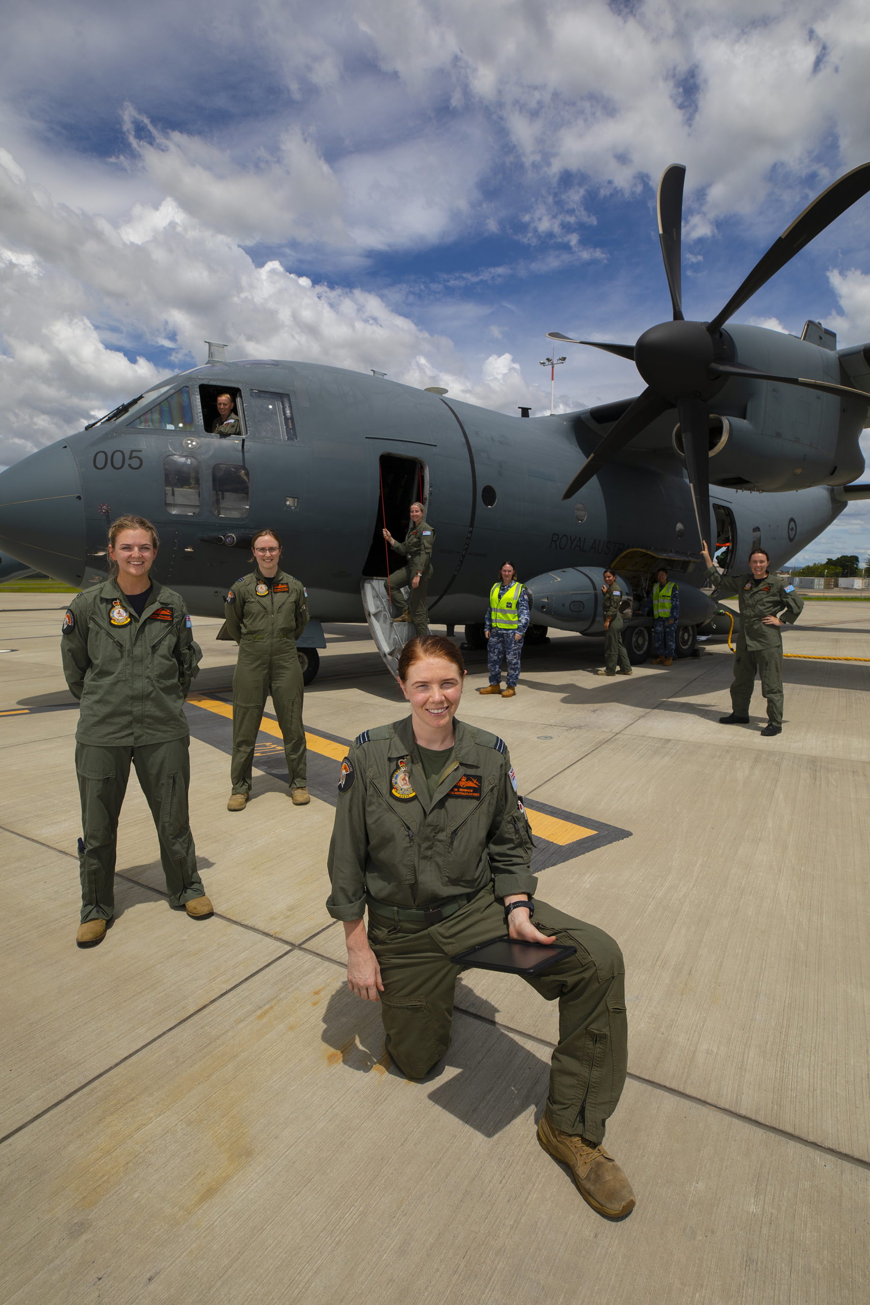 Tripulação feminina australiana faz história com voo em C-27J Spartan ...