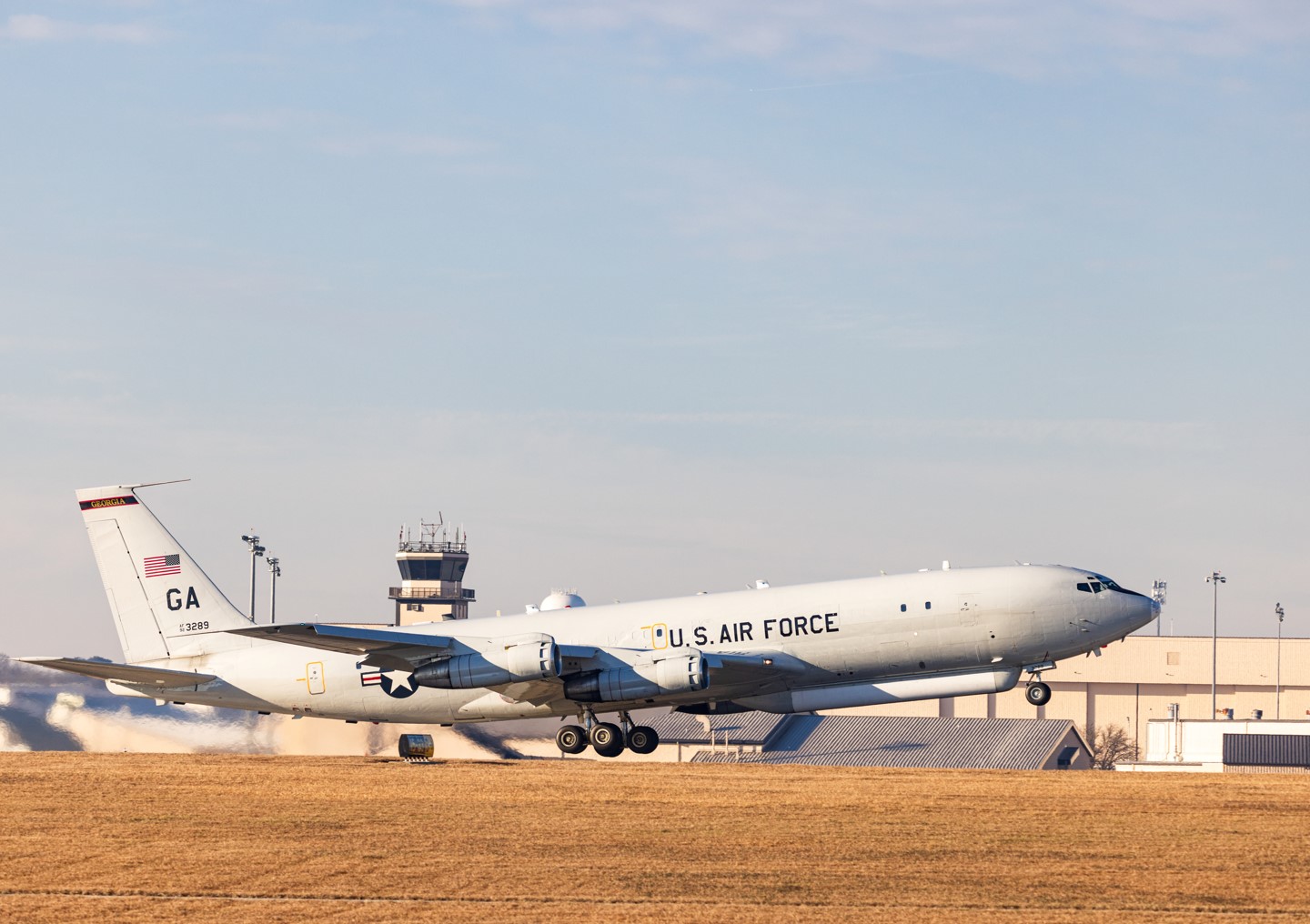 IMAGENS: USAF se despede da primeira de 16 aeronaves E-8C JSTARS ...