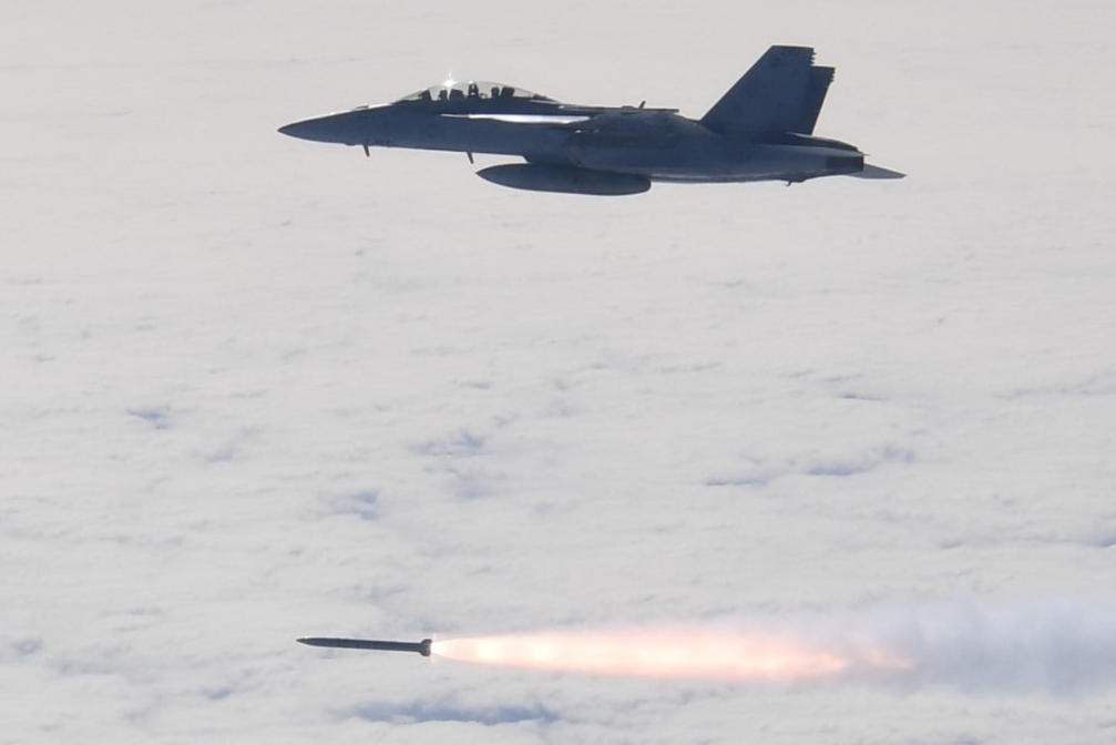 Míssil AARGM-ER da Marinha dos EUA completa segundo teste de disparo ...