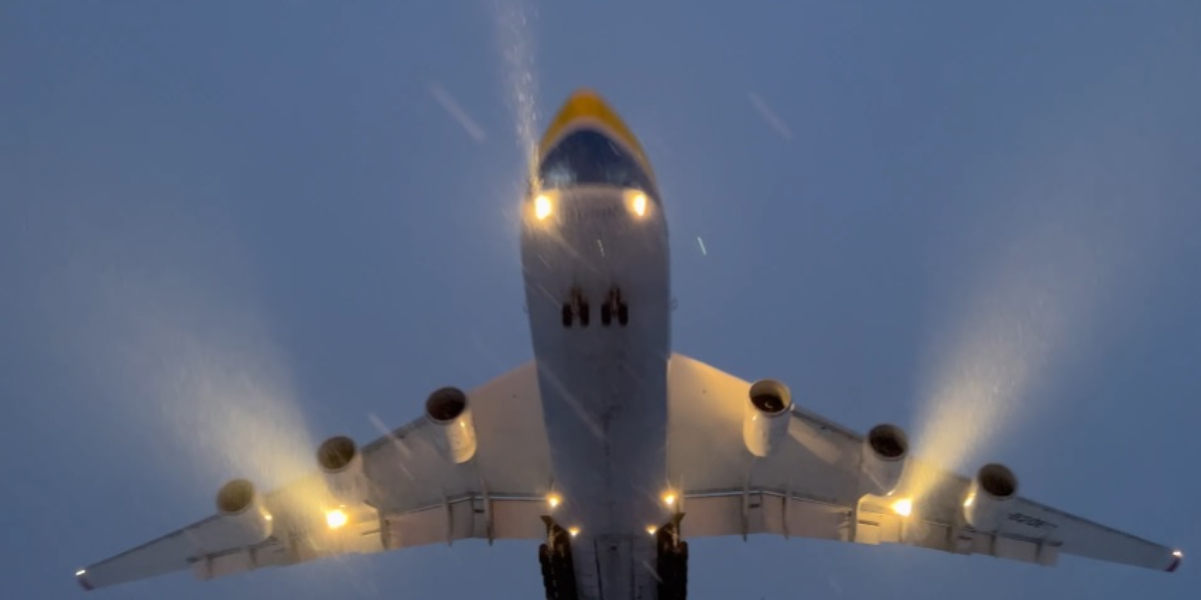 Confira os vídeos do último pouso do An-225 antes de ser destruído na ...