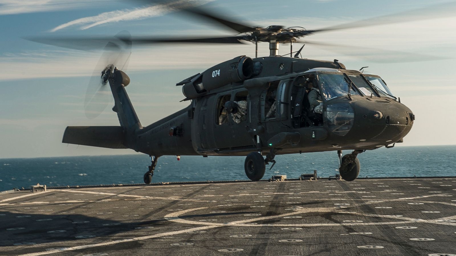 AceHawk Aerospace oferece Black Hawks no programa New Medium Helicopter ...