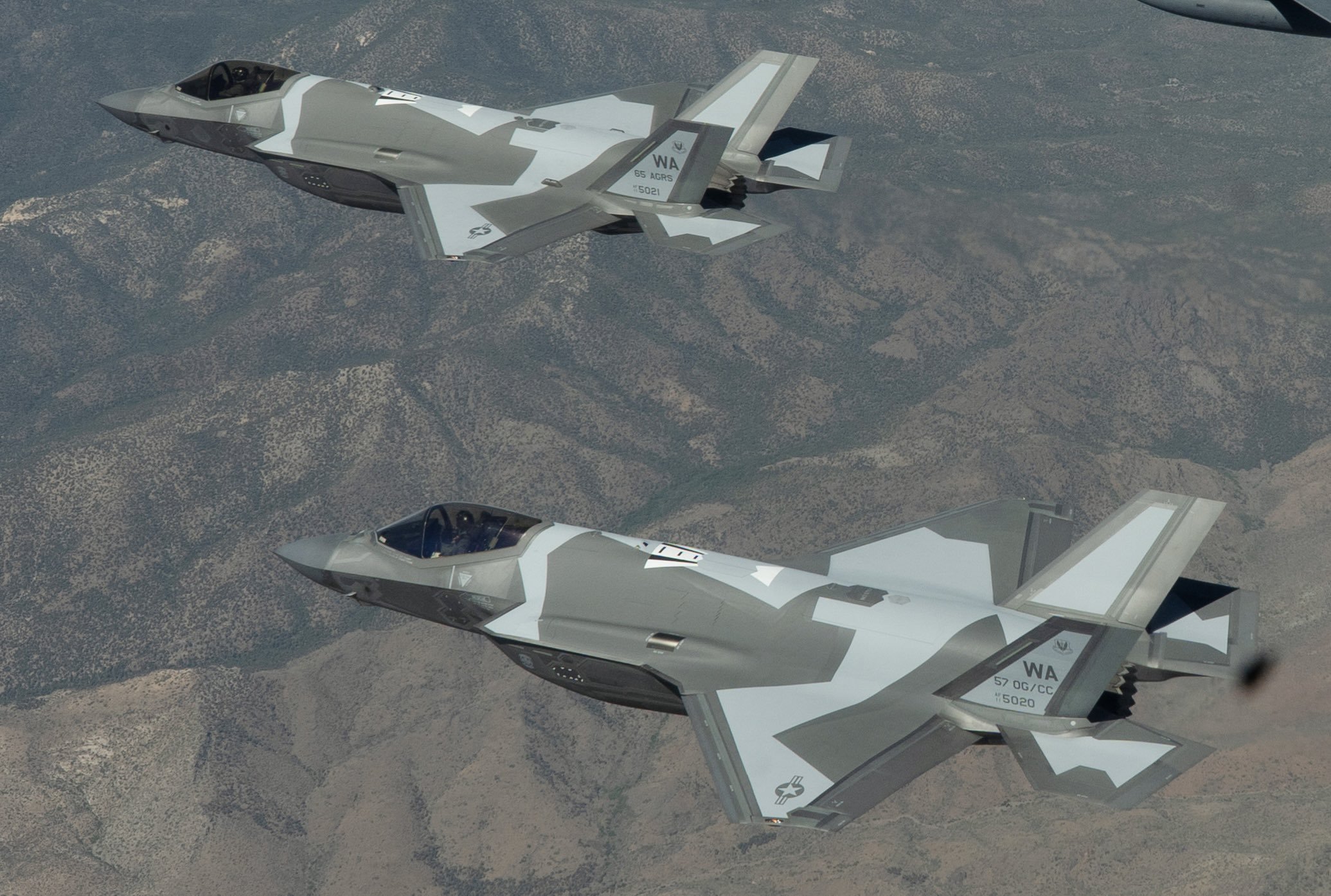 USAF diz que nova camuflagem dos F-35s “aggressors” não deve interferir ...