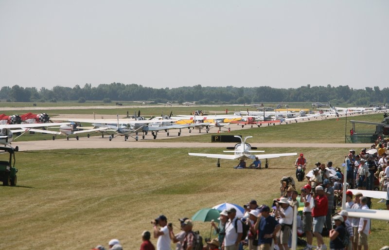 Em pouco mais de um mês começa o maior show aéreo do planeta, o ...
