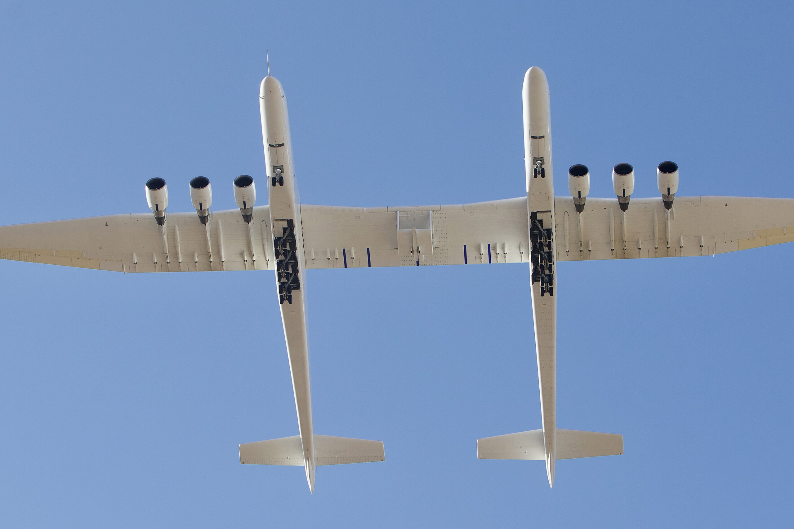 IMAGENS: Stratolaunch Roc voa pela sexta vez mas voo termina 2 horas ...