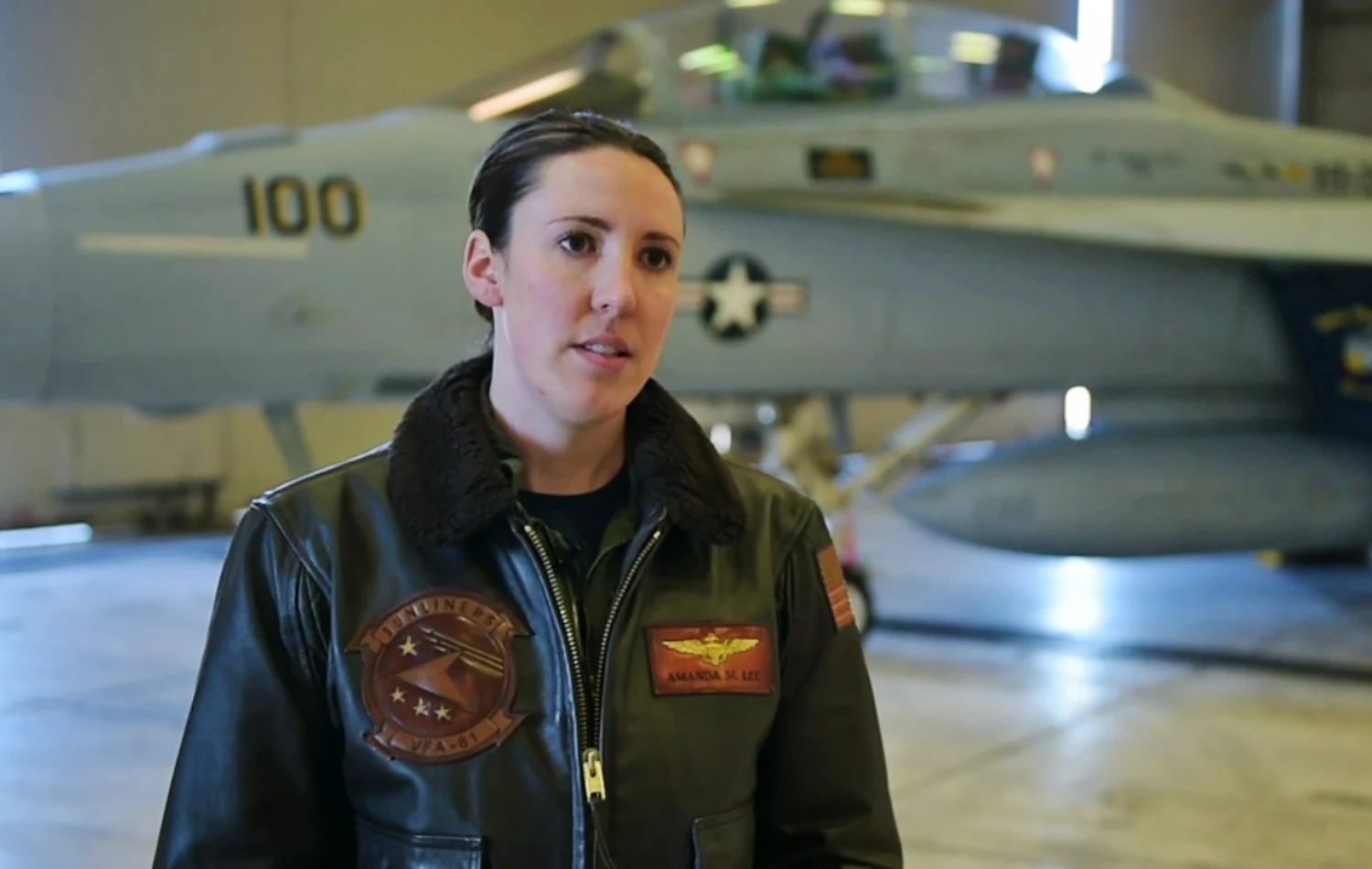 Blue Angels dos EUA nomeia primeira piloto mulher na história do ...