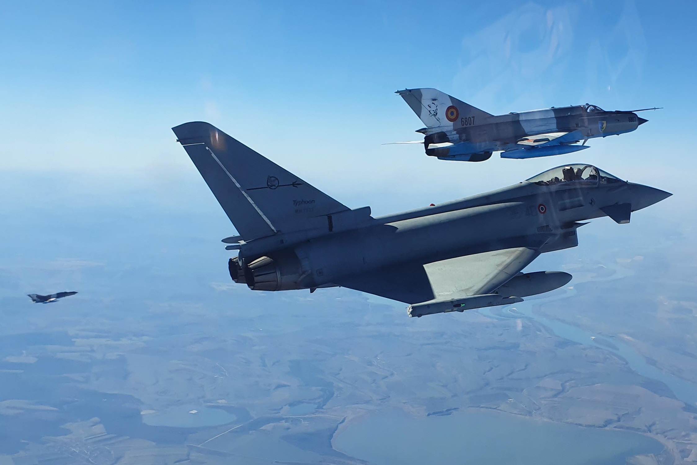 Eurofighters italianos completam a implantação eAP da OTAN na Romênia ...