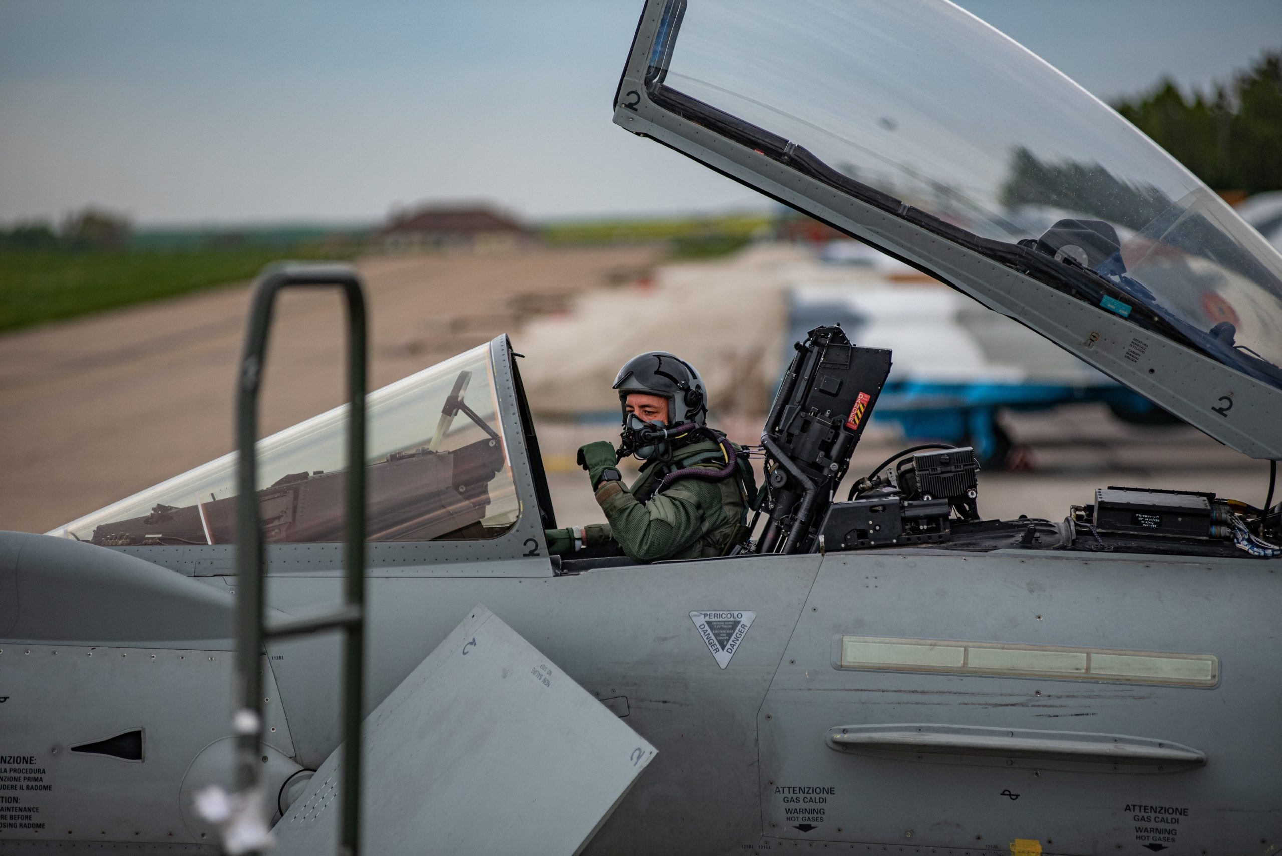 Eurofighters italianos completam a implantação eAP da OTAN na Romênia ...