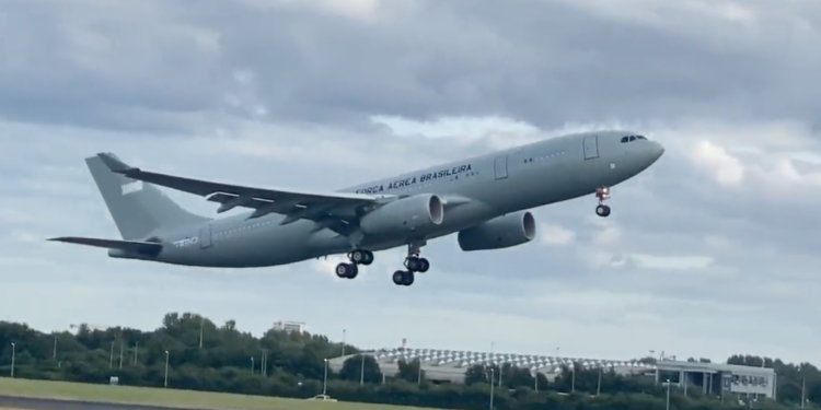 FAB divulga novas imagens e detalhes da chegada do primeiro KC-30 no Brasil