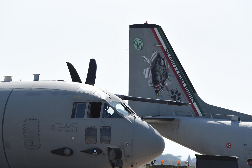 Frota C-27J Spartan da Força Aérea Italiana atinge 50.000 horas de voo ...