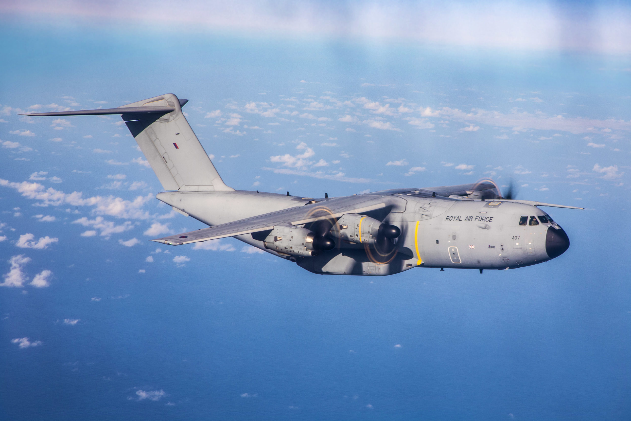 IMAGENS: A400M da RAF é reabastecido pela primeira vez em voo rumo às ...