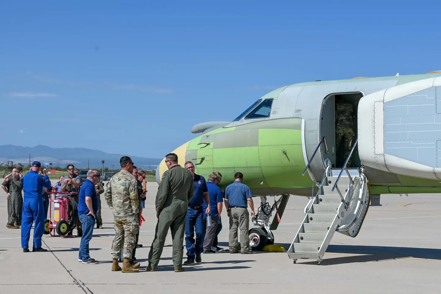 VÍDEO: USAF divulga primeiras imagens do novo EC-37B Compass Call ...