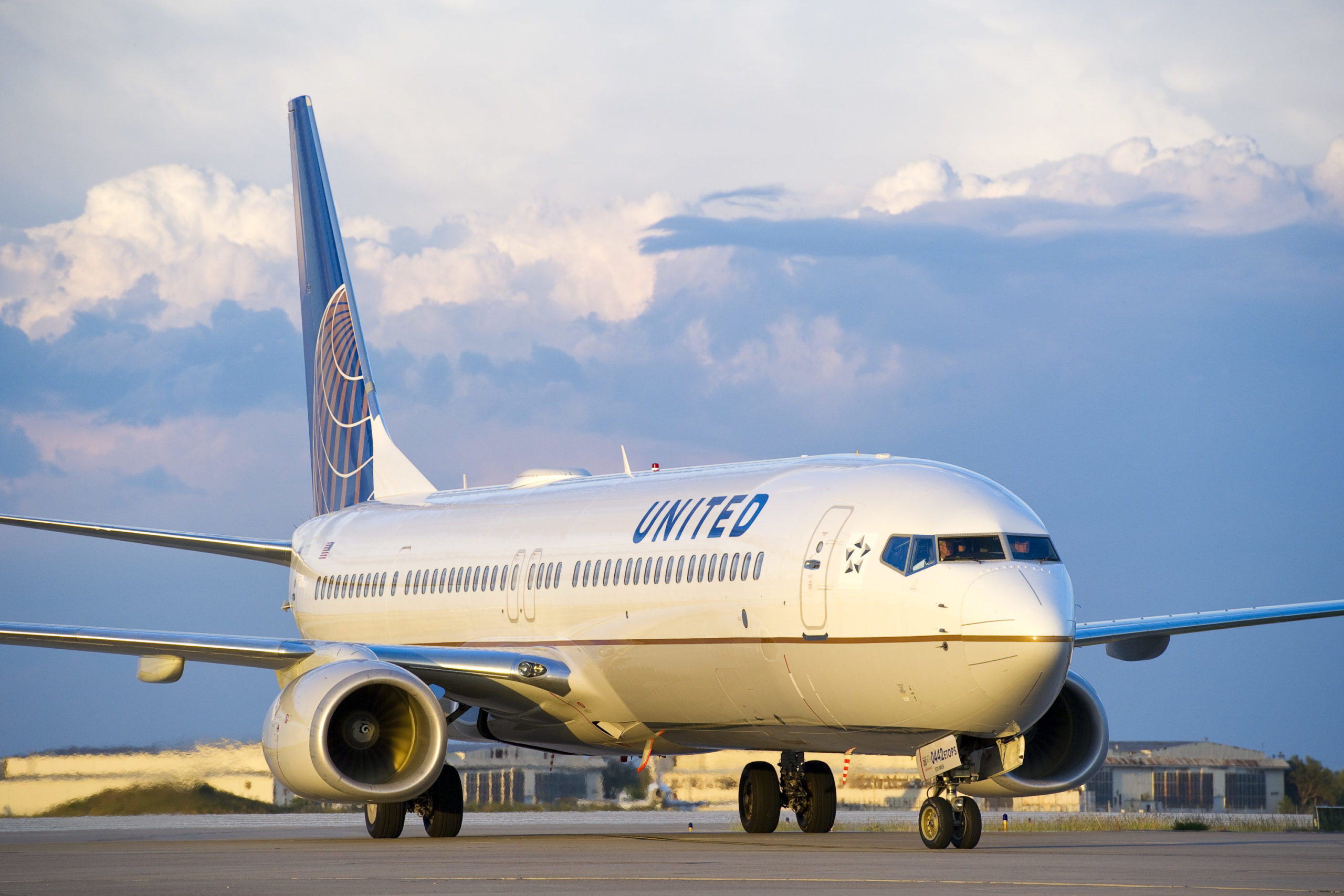 Boeing 737 da United taxiou por tanto tempo em aeroporto que ficou sem ...