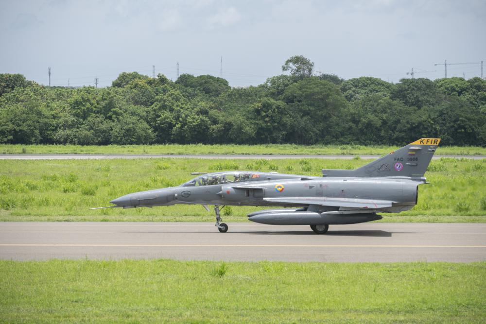 IMAGENS: Aviões F-16 da USAF e Kfir da FAC realizam exercício militar ...