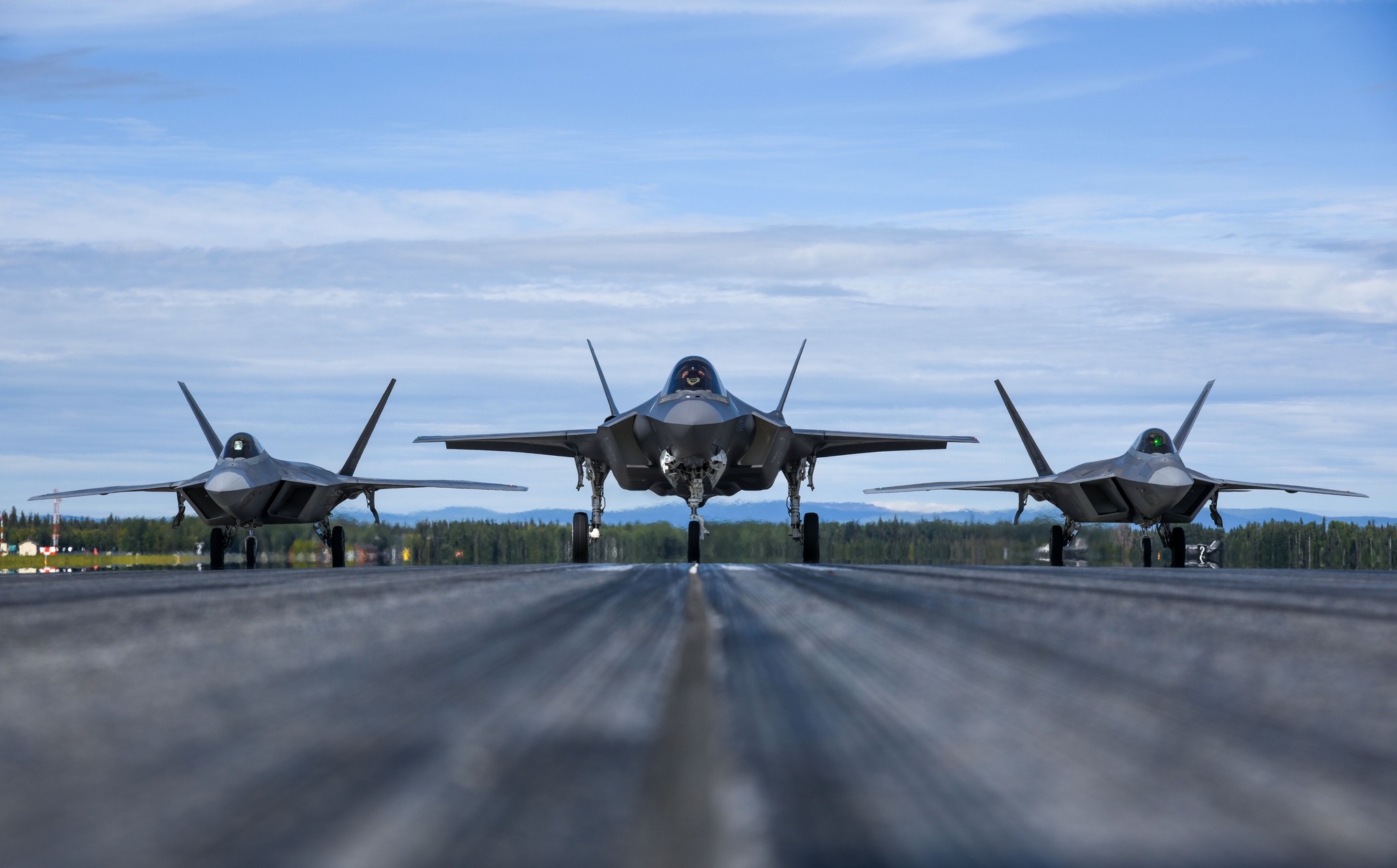 VÍDEO: USAF realiza impressionante Elephant Walk para celebrar seus 75 ...