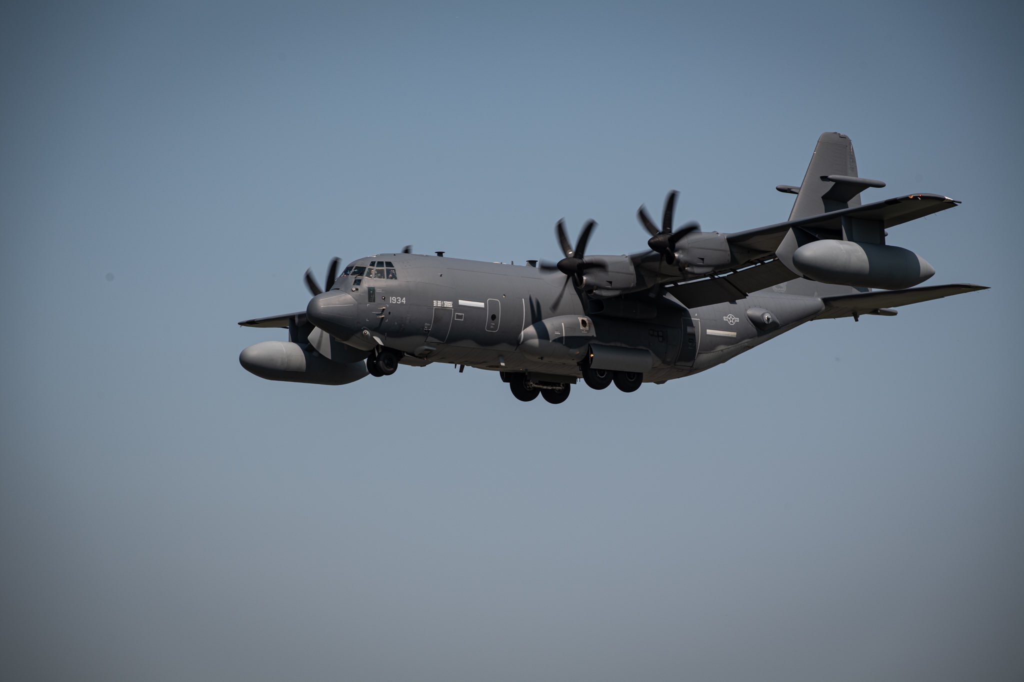 Aeronave de “guerra psicológica” EC-130J Commando Solo realiza ...
