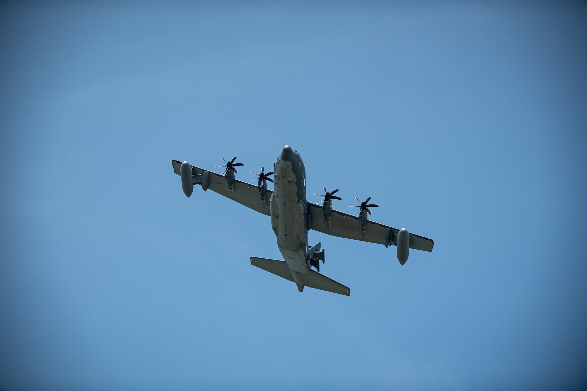 Aeronave de “guerra psicológica” EC-130J Commando Solo realiza ...