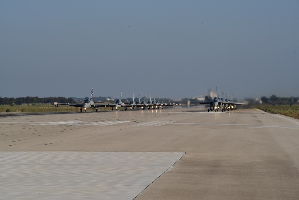 IMAGENS: Força Aérea Italiana realiza Elephant walk com seus jatos de ...