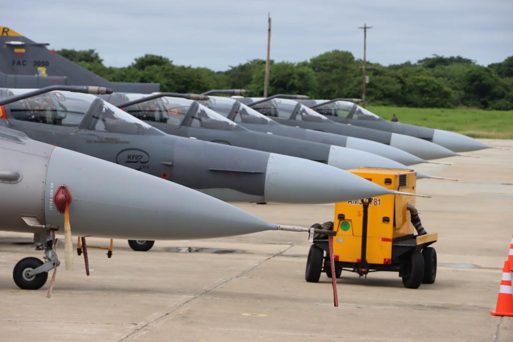 IMAGENS: Aviões F-16 da USAF e Kfir da FAC realizam exercício militar ...