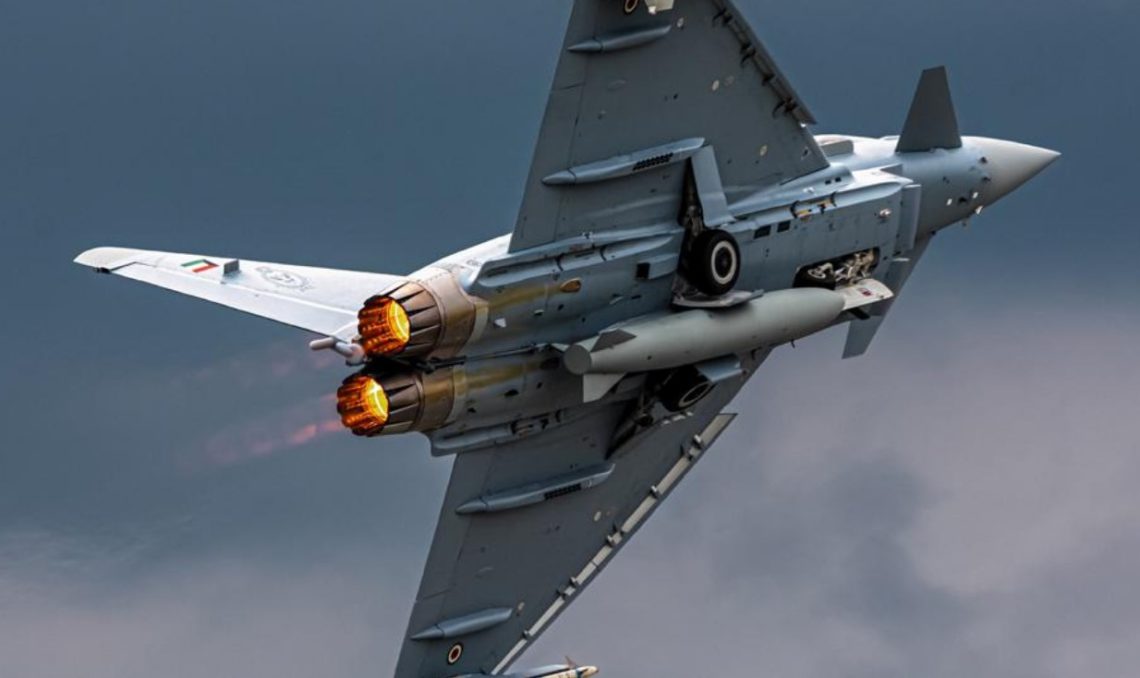 Kuwait recebe mais um par de Eurofighter Typhoon – Cavok Brasil