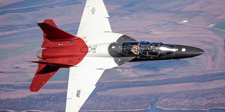 Boeing e Red 6 vão avançar no treinamento de pilotos de caça com ...