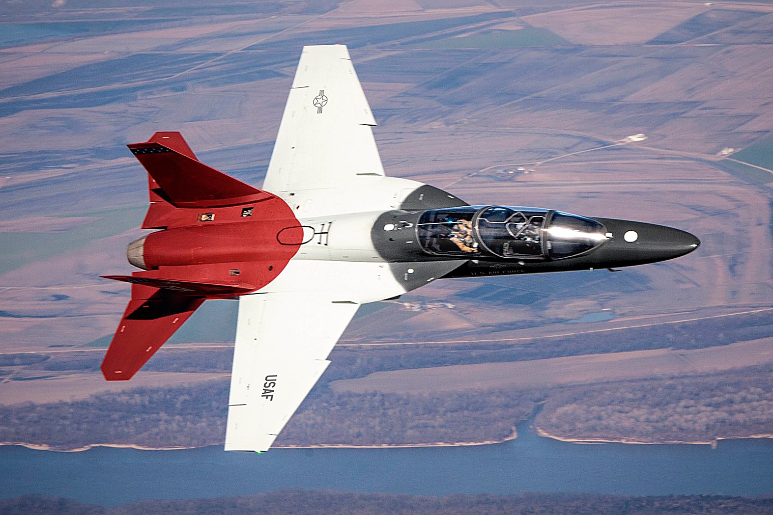 Boeing e Red 6 vão avançar no treinamento de pilotos de caça com ...