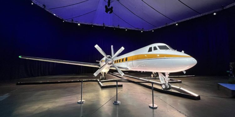 Aeronave Grumman Gulfstream I de Walt Disney segue para museu na Califórnia
