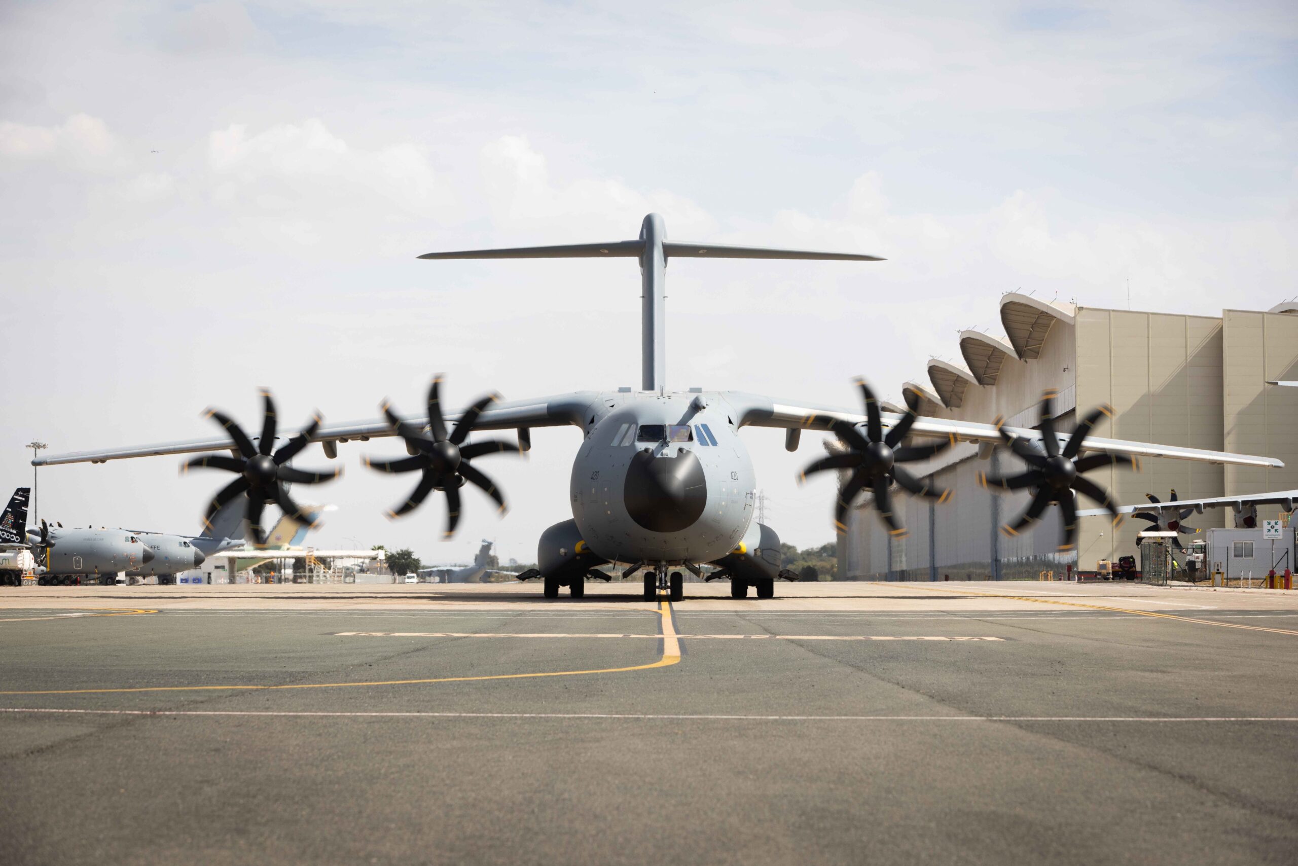 IMAGENS: RAF recebe seu penúltimo A400M Atlas – Cavok Brasil