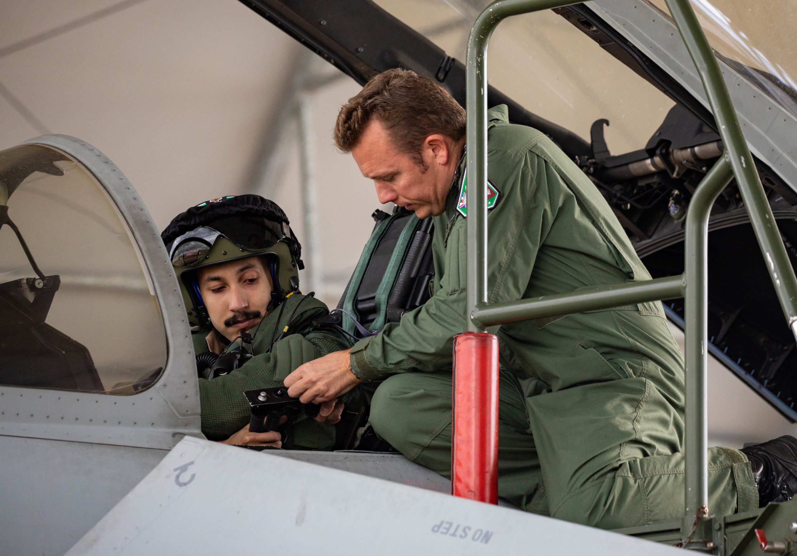 Esquadrão de Typhoon da RAF-QEAF é implantado no policiamento aéreo da ...