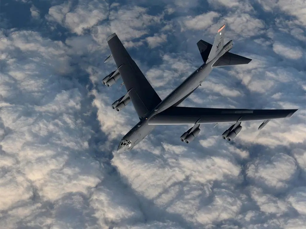 Nova imagem mostra como o B-52 ficará após a substituição do motor e do ...