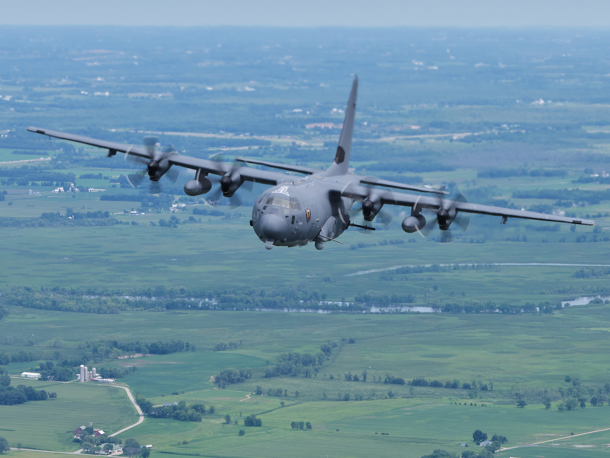 Comando de Operações Especiais da USAF recebe o último AC-130J ...