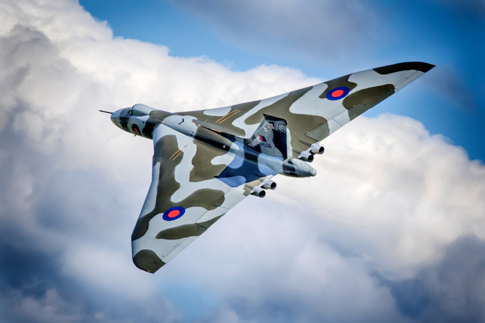 Lendário bombardeiro Vulcan fará último acionamento de motores antes da ...