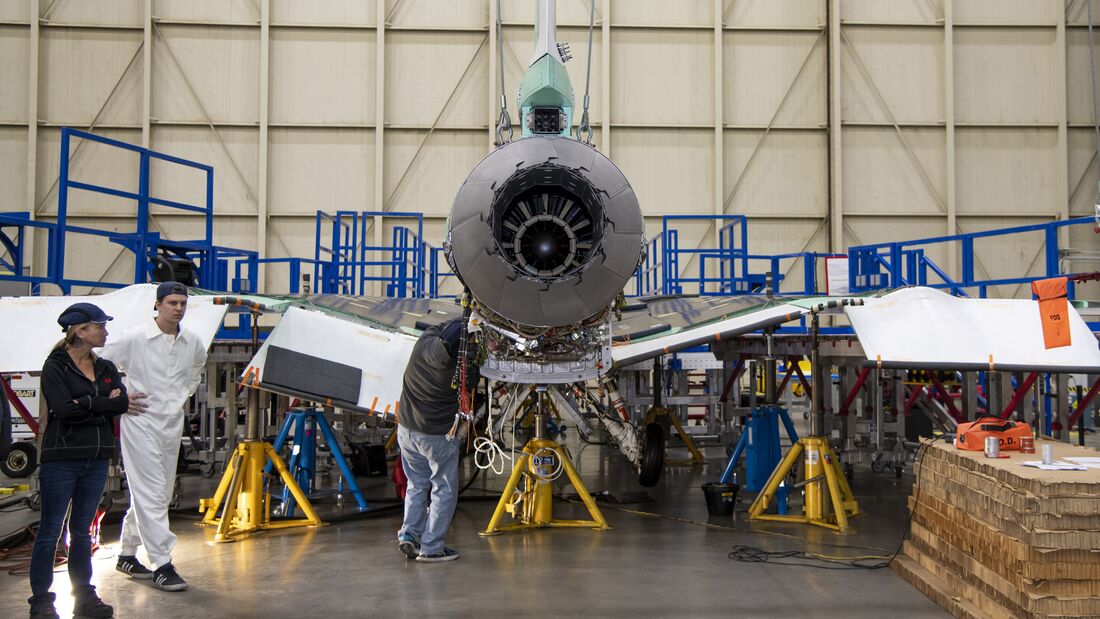 VÍDEO: Lockheed instala o motor no X-59 – Cavok Brasil