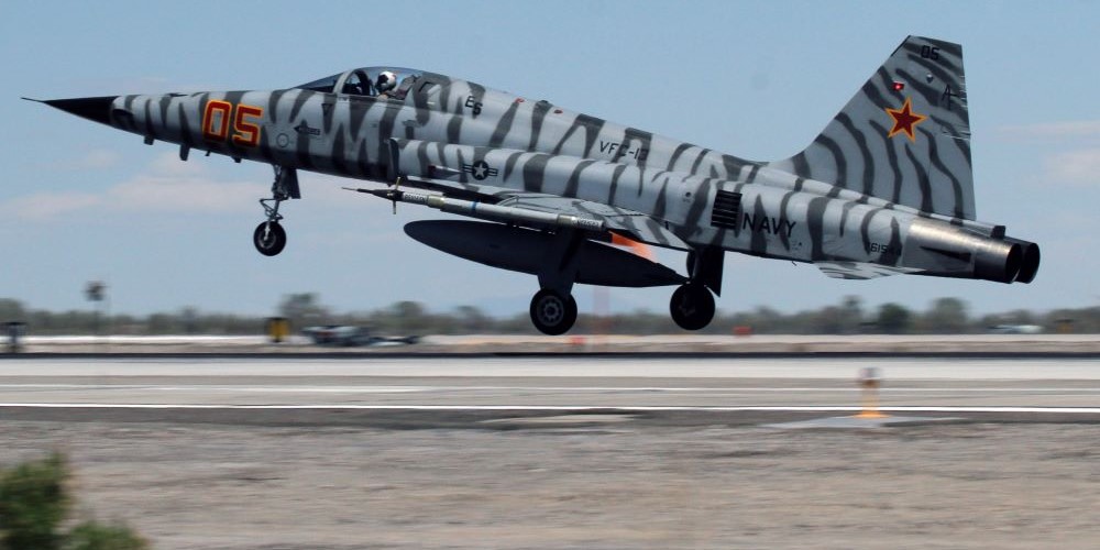 Esquadrão “Aggressor” VFC-13 da Marinha dos EUA inicia mudança de F-5N ...