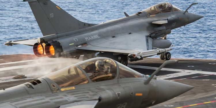 Rafale M supera F/A-18 Super Hornet para equipar o porta aviões Vikrant da Marinha Indiana