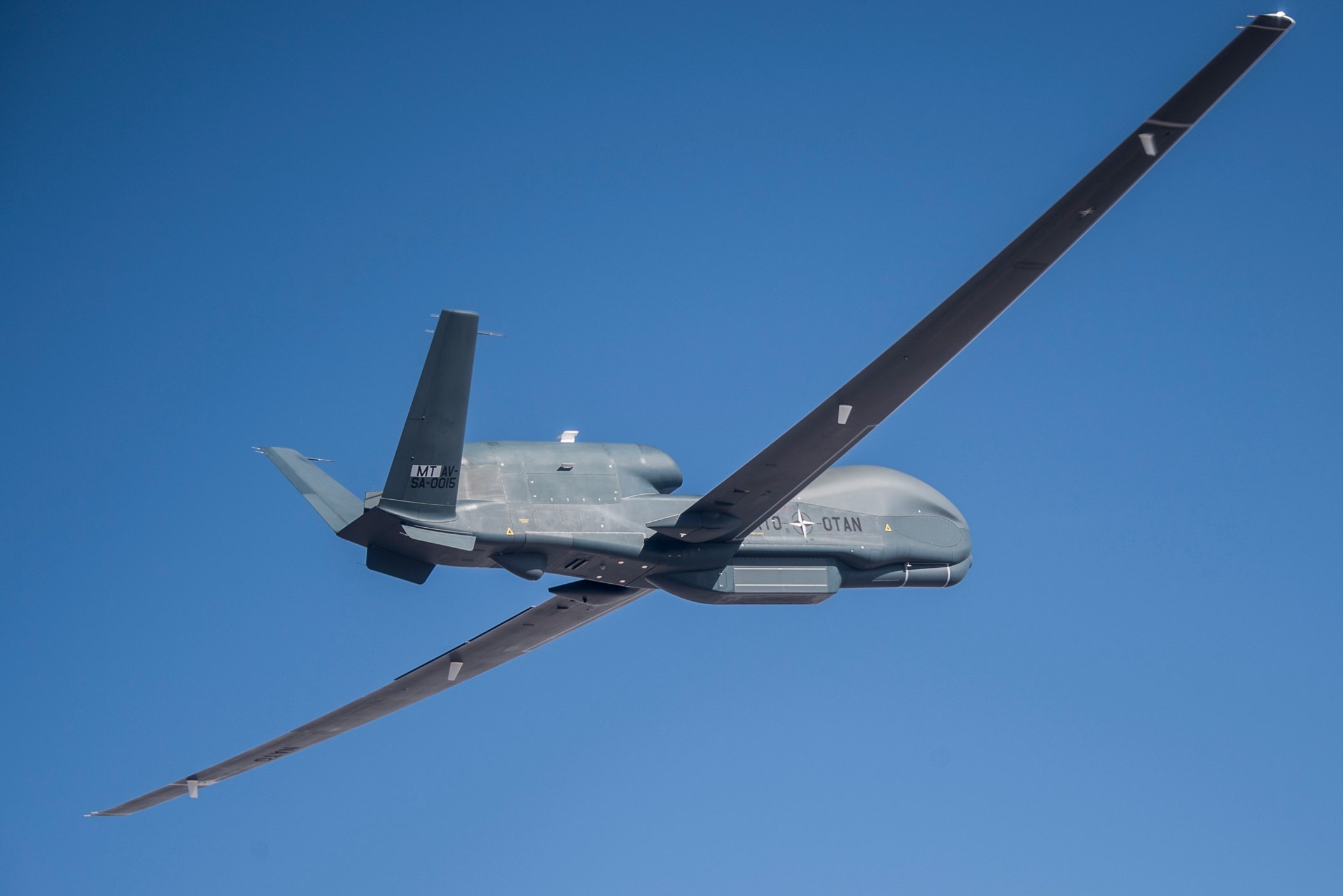 IMAGENS: OTAN conduz operações de onda sustentada com seus RQ-4d ...