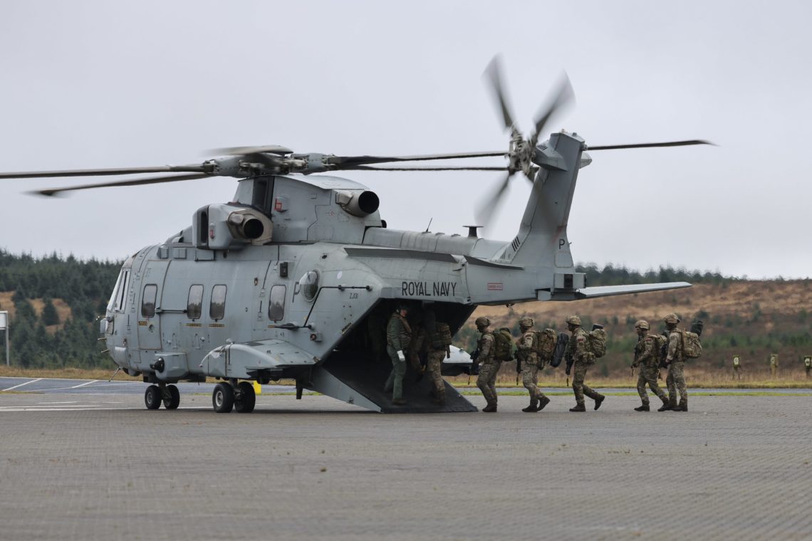 Marinha Real Britânica recebe último helicóptero Merlin Mk4/4a – Cavok ...