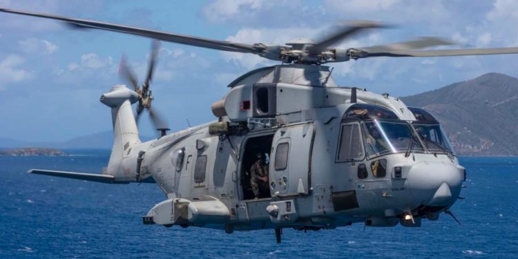 Marinha Real Britânica recebe último helicóptero Merlin Mk4/4a