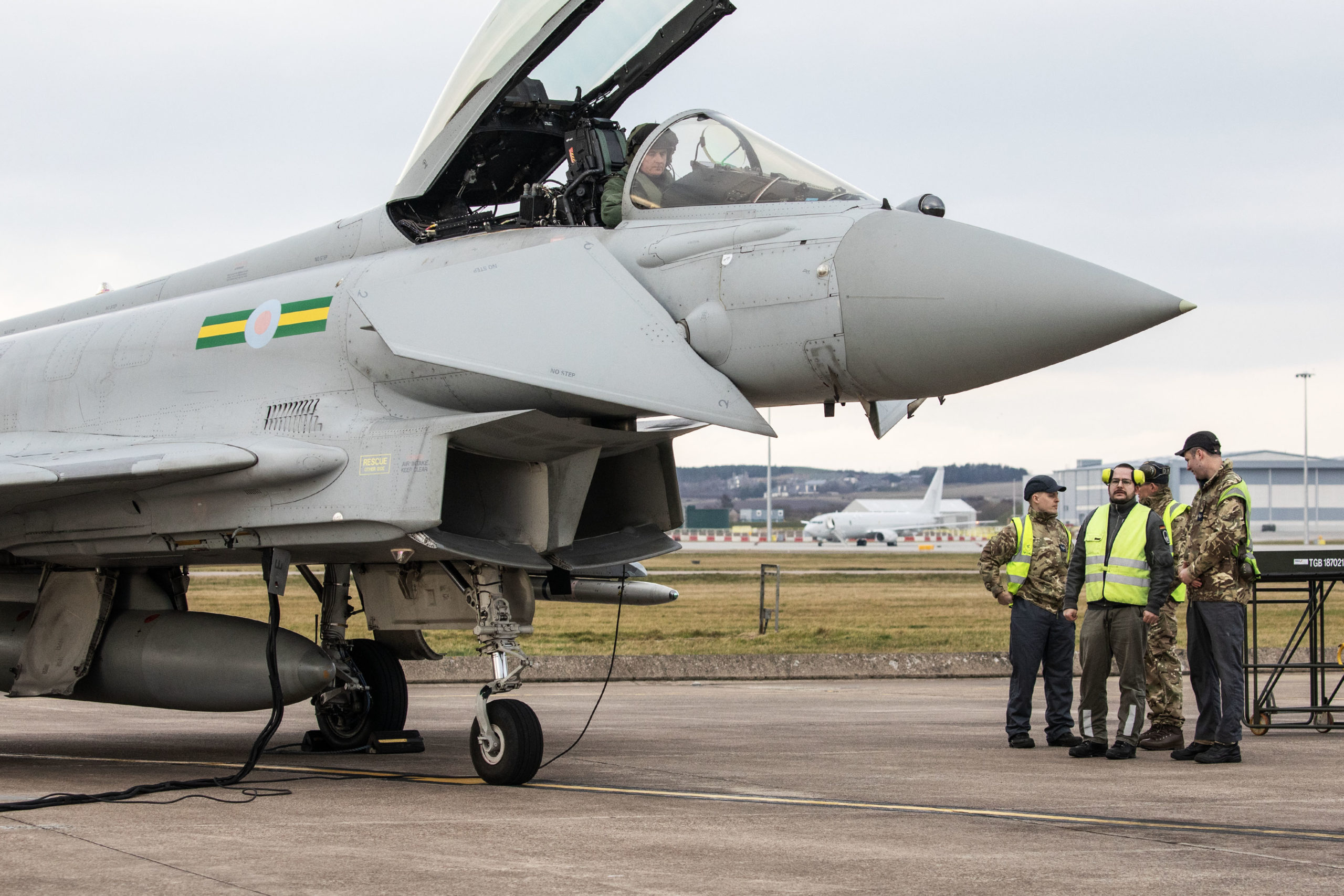 Eurofighters da RAF treinam para primeira Missão Conjunta de ...