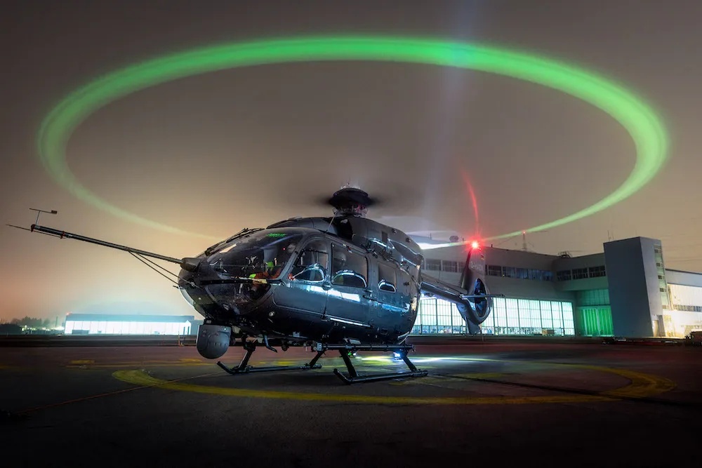 Polícia da Baviera recebe H145 com iluminação nas pontas das pás do ...