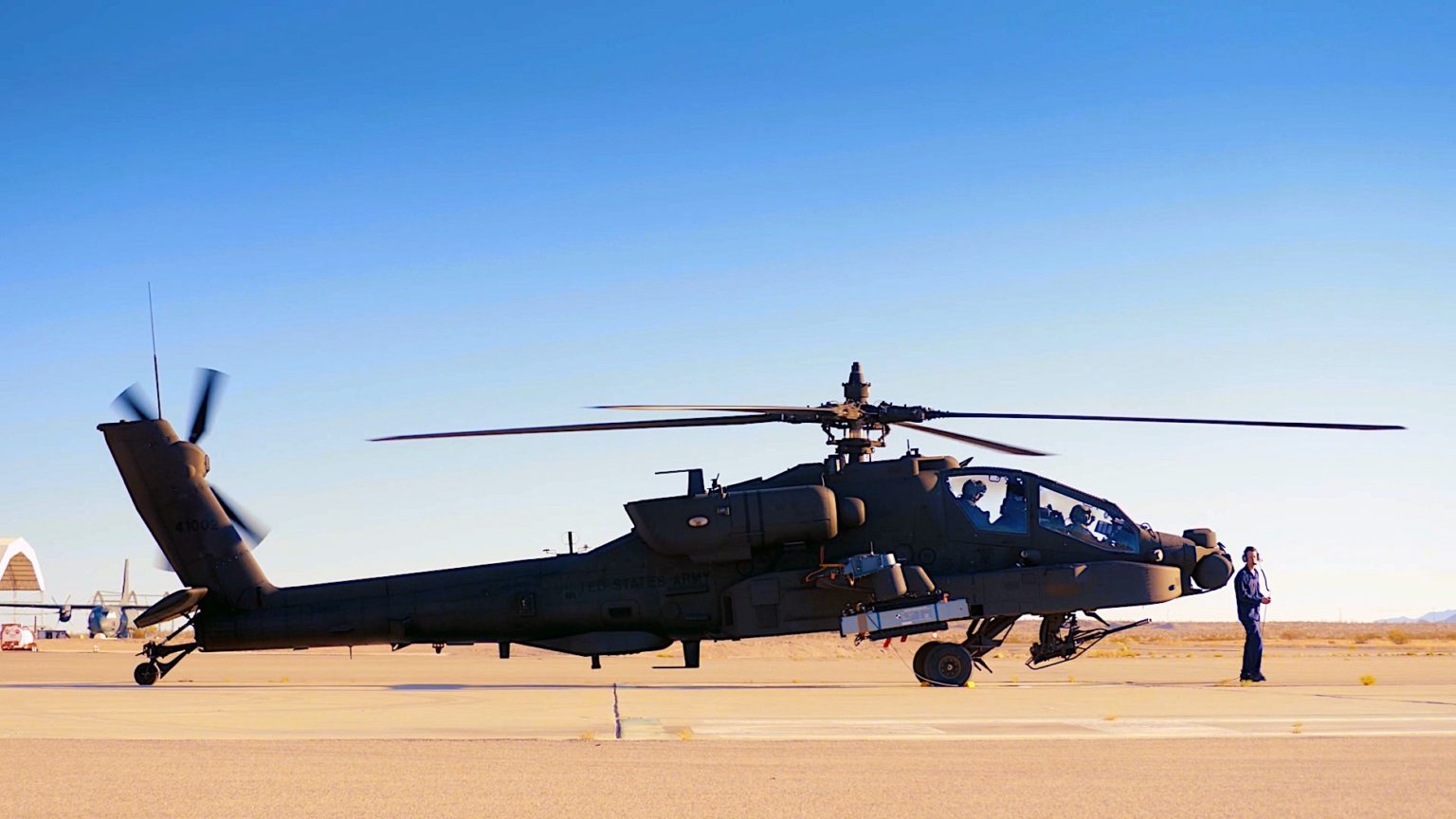 Lockheed Martin comprova a integração do míssil Spike NLOS no AH-64E ...