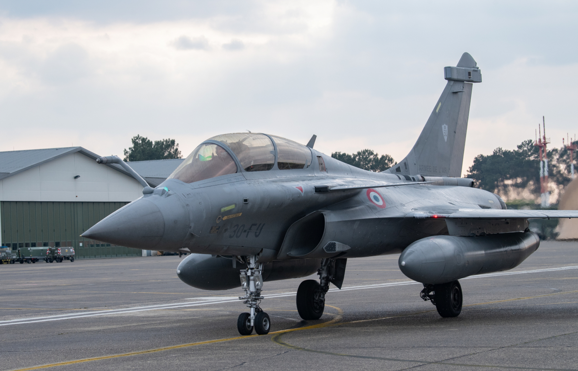 Primeiro Rafale F4.1 é entregue para centro de testes da Força Aérea ...