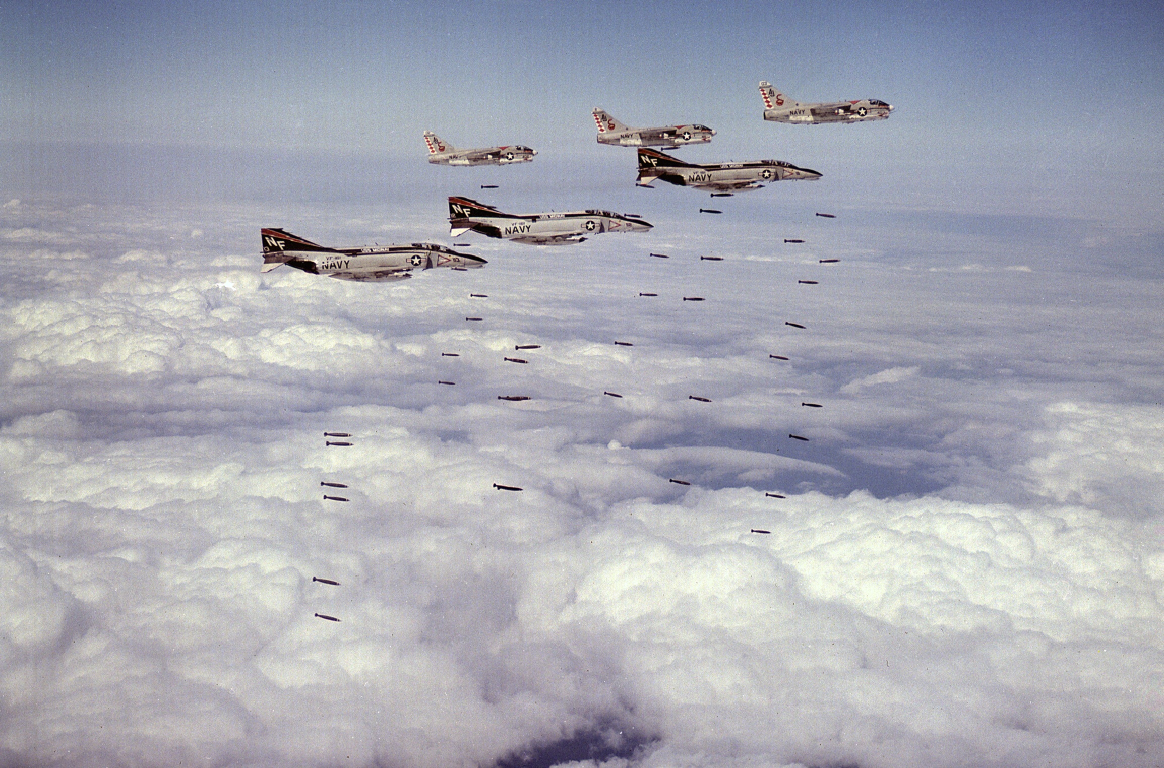 Operação Rolling Thunder, a maior (e mais inútil) operação de ...