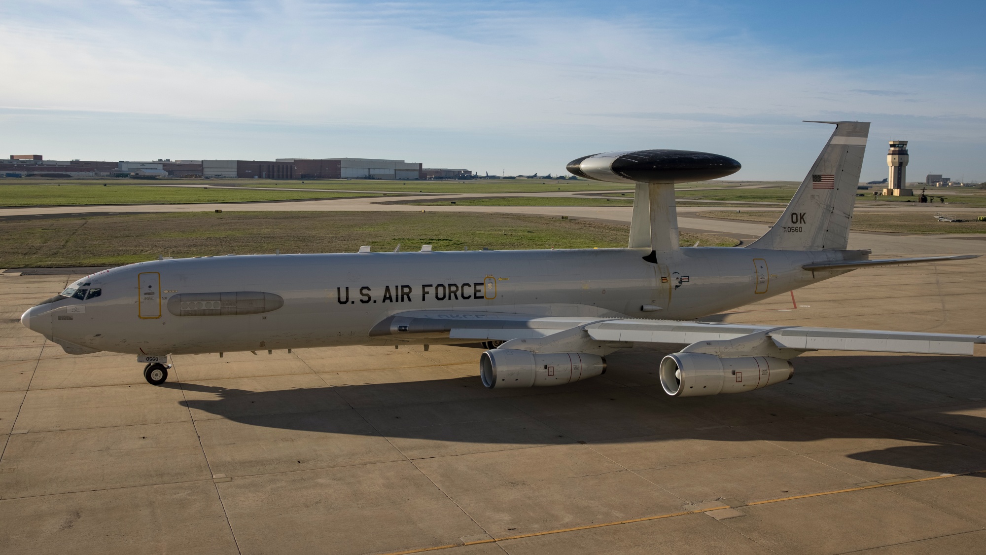 USAF aposenta a primeira aeronave E-3 Sentry AWACS enquanto segue para ...