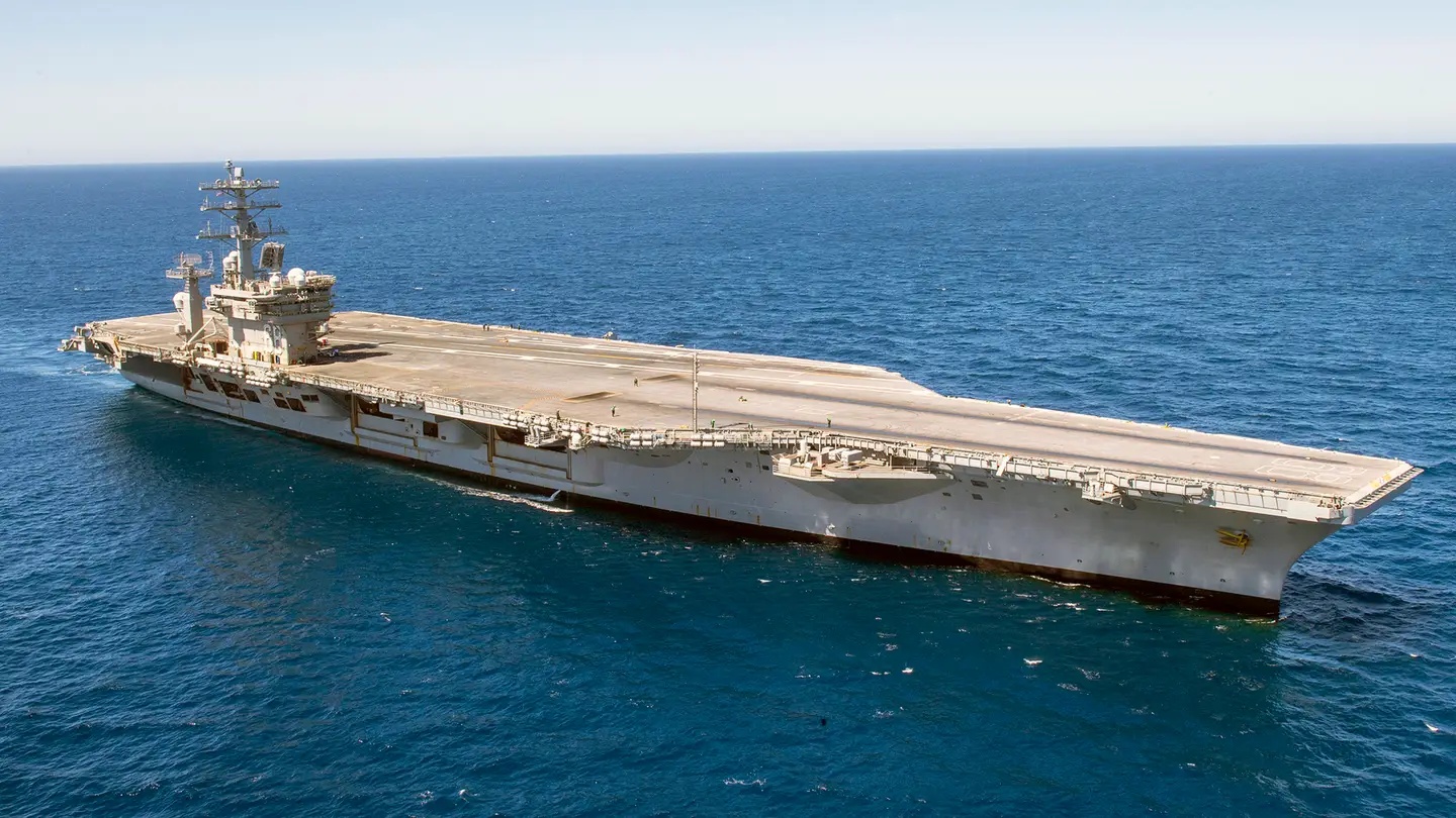 Porta-aviões nuclear USS Nimitz começa longo processo para ser ...