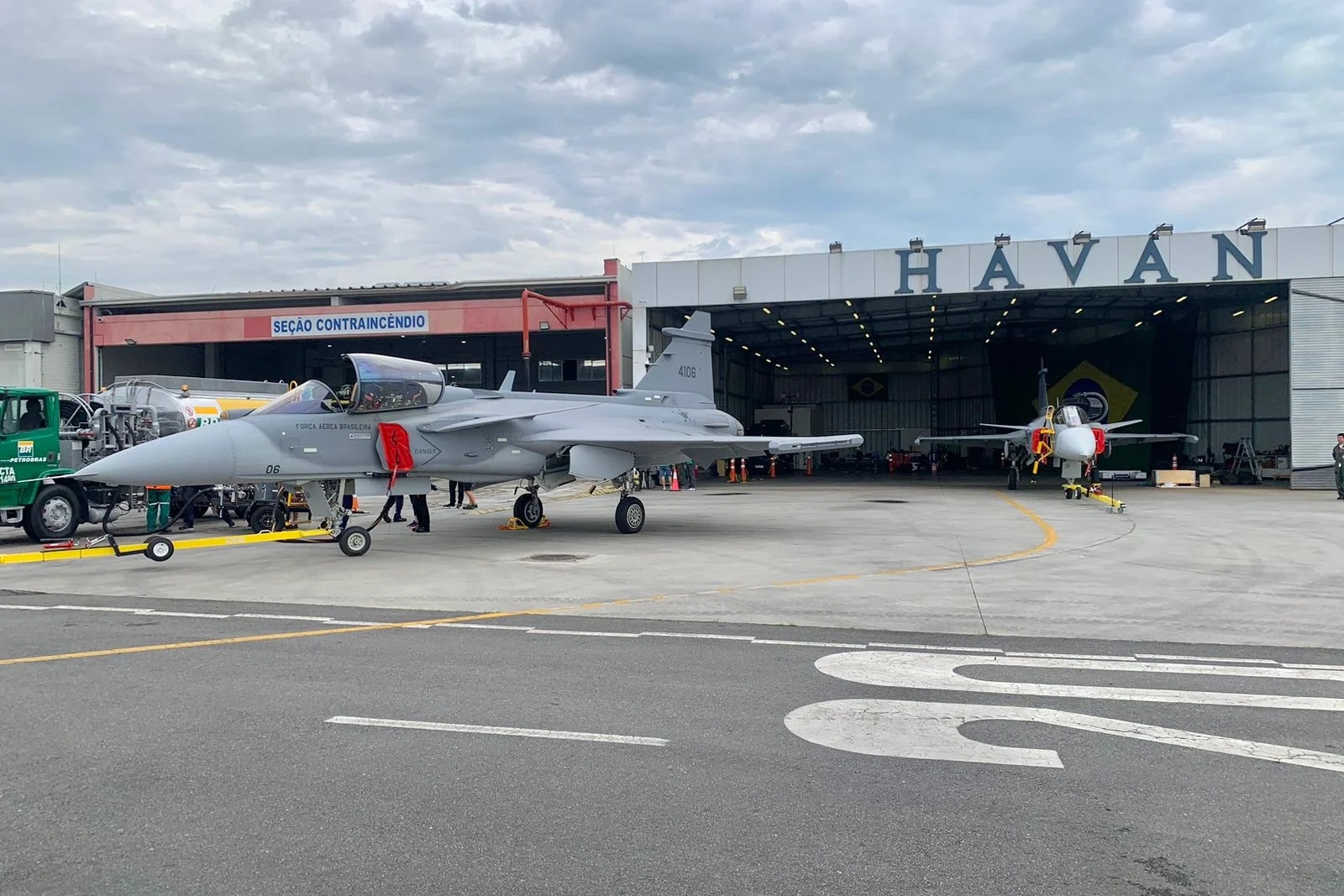 VÍDEO: Como foi a preparação e voo dos caças Gripen FAB 4105 e 4106 ...