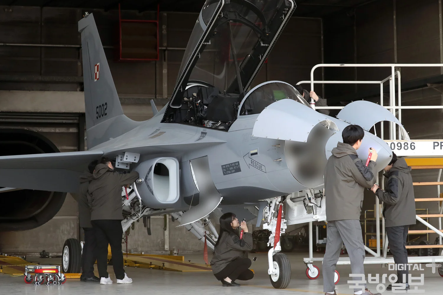 KAI atualiza caças leves FA-50 com radares PhantomStrike da Raytheon ...