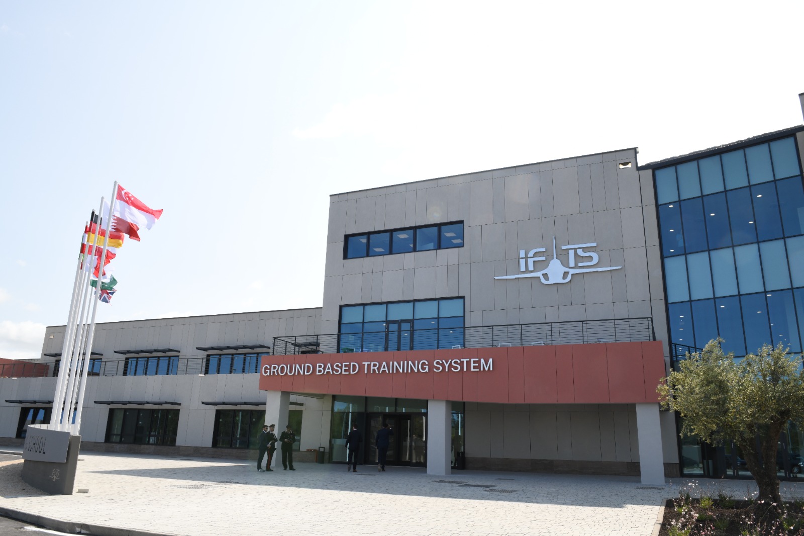 IMAGENS: Novo campus da Escola Internacional de Treinamento de Voo na Itália – Cavok Brasil