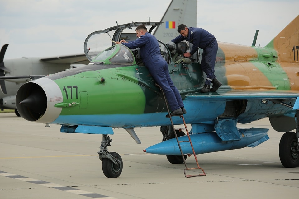 IMAGENS: Romênia se despediu de seus MiG-21 LancerR – Cavok Brasil